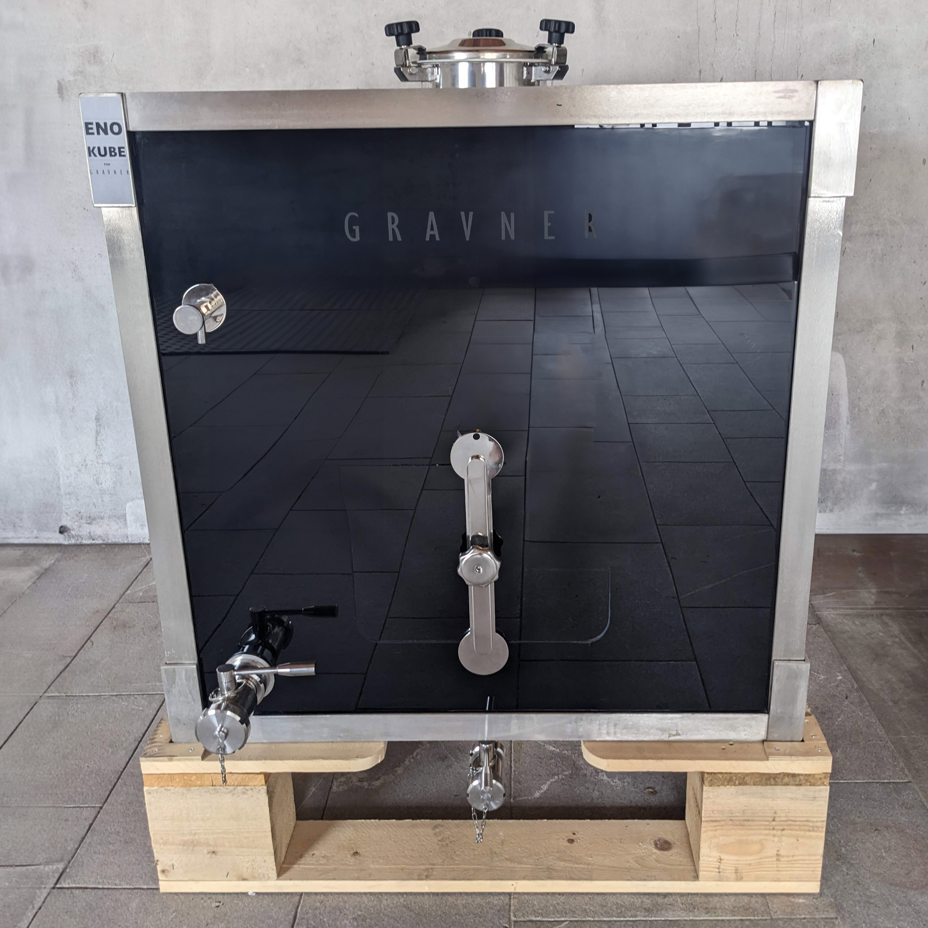 Update: Gravner’s glass tanks arrive